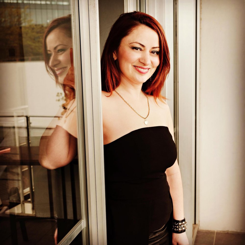 QueenB - Muzic.NZ - Musicians & Bands