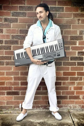 Tom Cosm - Muzic.NZ - Musicians & Bands