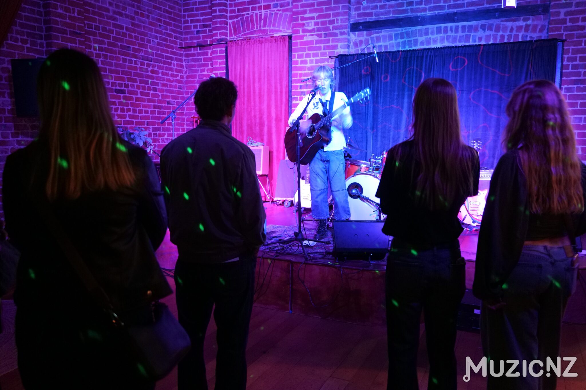 Emily Esplin @ Pearl Diver Dunedin – 03/10/2025 – Muzic.NZ