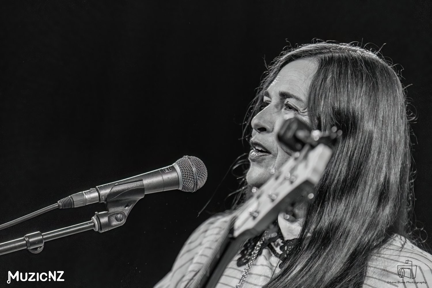 Jan Hellriegel @ Artworks Theatre, Waiheke – 08/04/2023 – Muzic.NZ