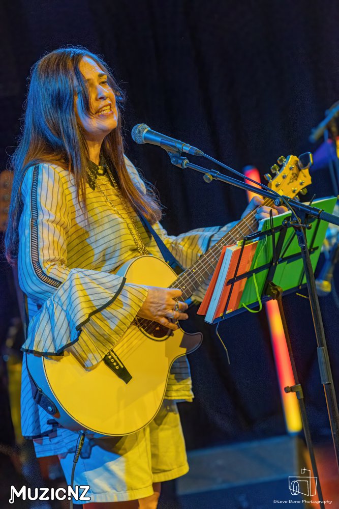 Jan Hellriegel @ Artworks Theatre, Waiheke – 08/04/2023 – Muzic.NZ