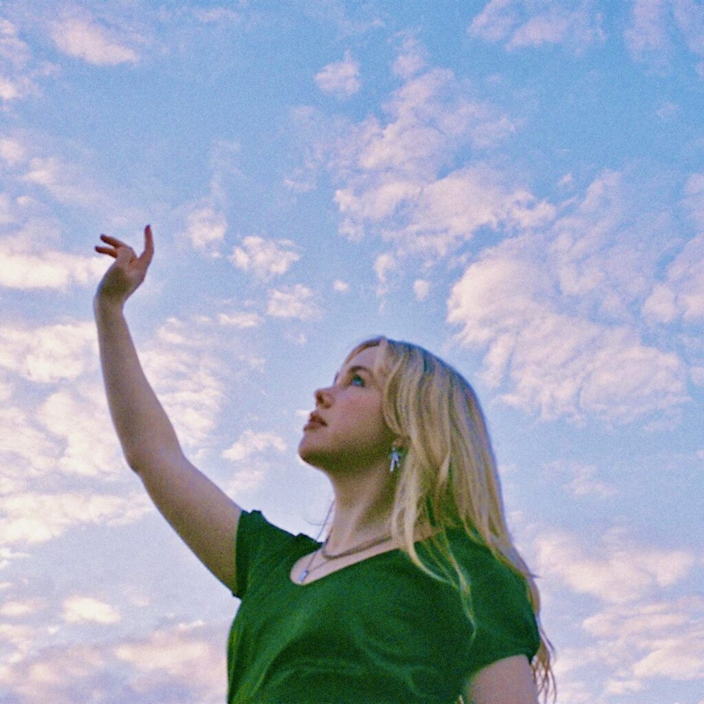Emily Bateman releases atmospheric sophomore EP ‘Pale Light’ – Muzic.NZ