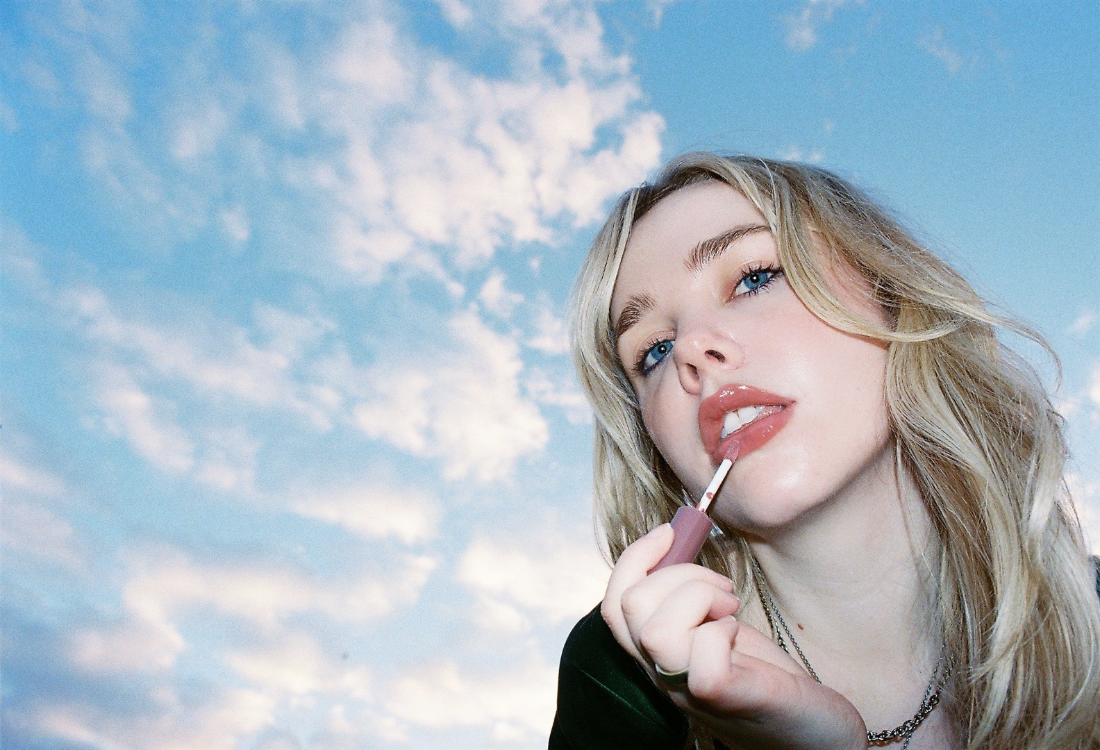 Emily Bateman releases atmospheric sophomore EP ‘Pale Light’ – Muzic.NZ