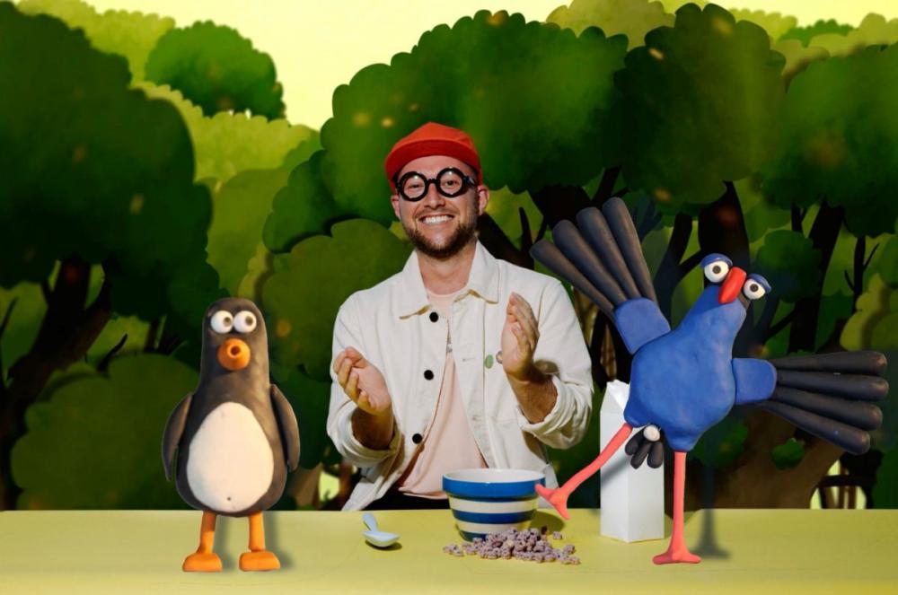 Jeremy Redmore brings his uplifting single ‘Singalong’ to life with ...