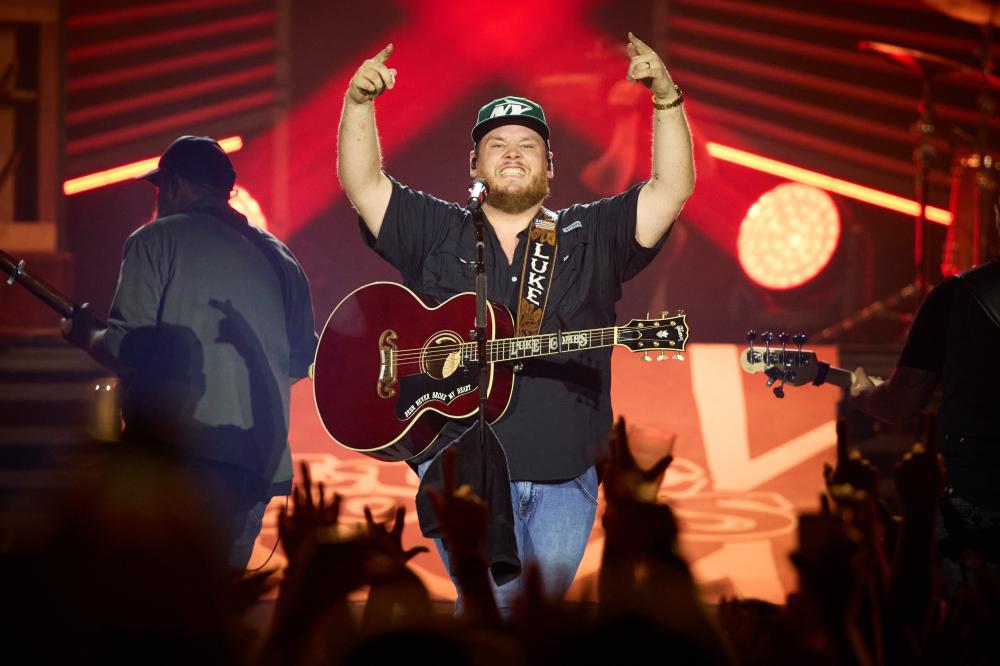 Luke Combs to headline in Auckland in January 2025 – Muzic.NZ