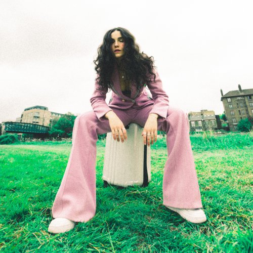 NZ-born, London-based artist Robinson ushers in an exciting new musical ...